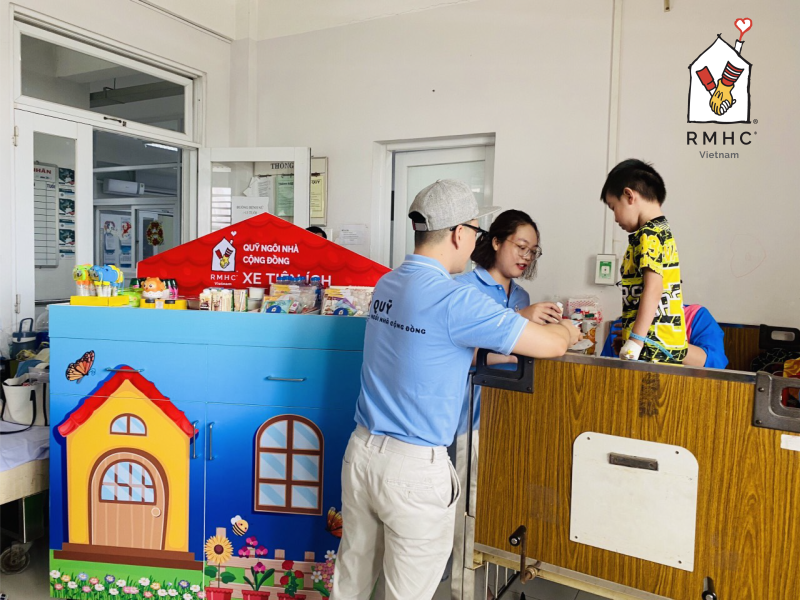 Xe Tiện ích Hospitality Cart | RMHC Vietnam